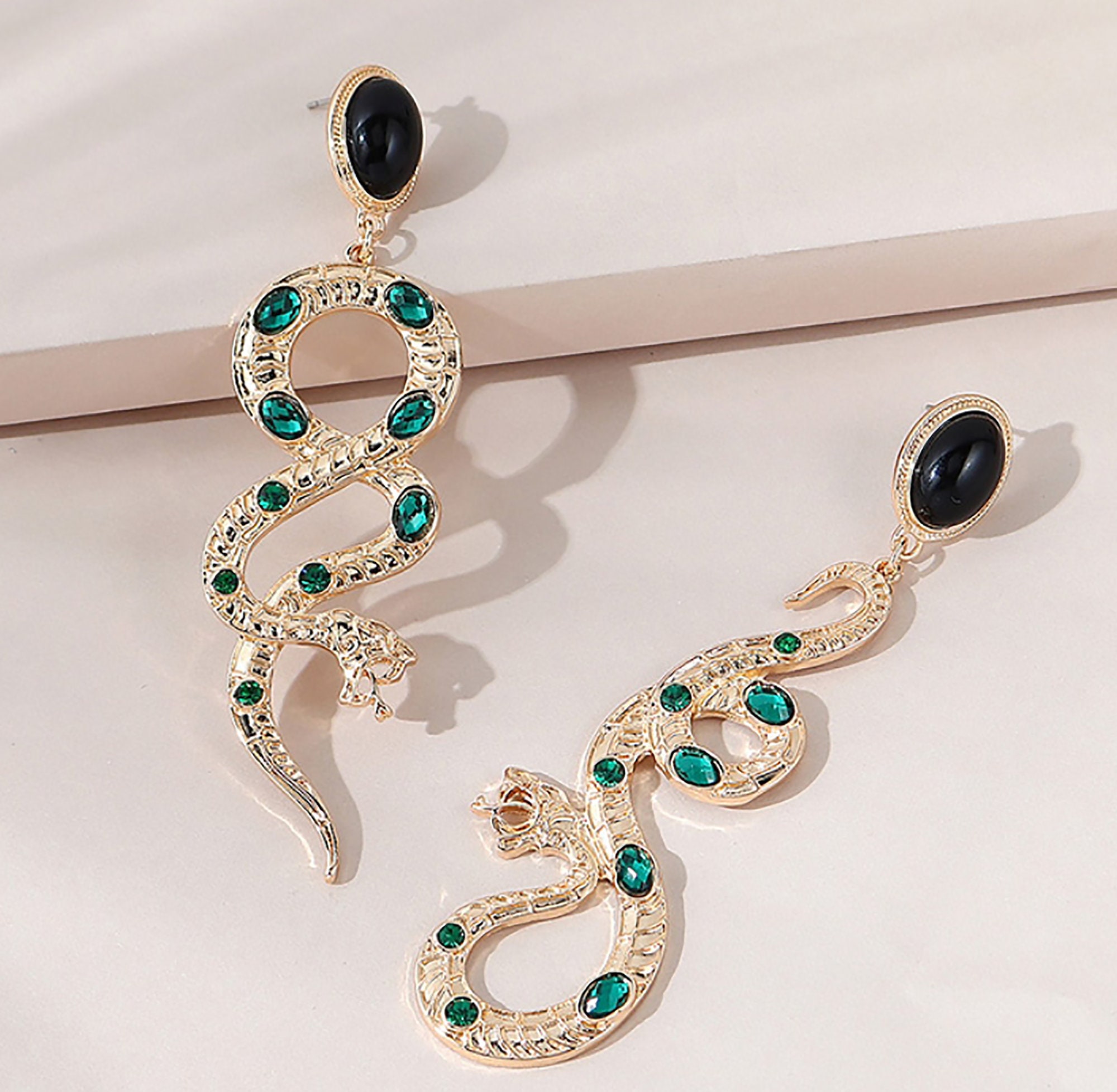 Paper, Party & Kids Snake with Green Crystal Embellishment Pendant ...