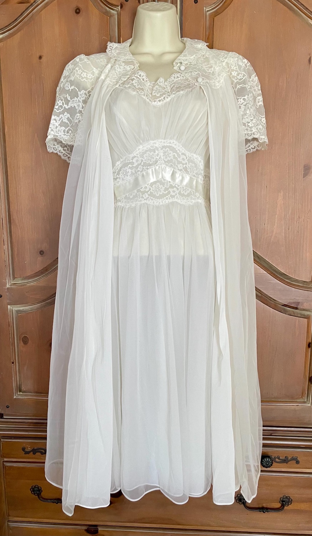 Vintage 1960s Ivory Chiffon Peignoir Set Vanity Fair 32 Gown Artemis 34 ...