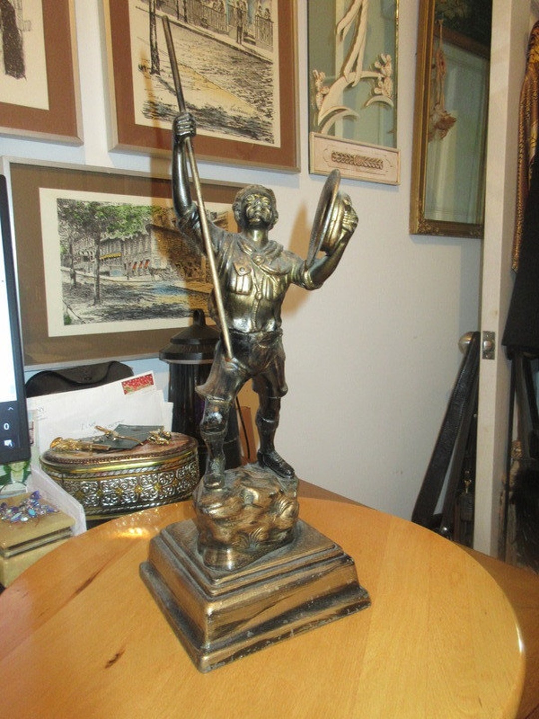 C7 Bronze Figurine Men Holding a Hat a Lance Gold & Black Look Like Men ...