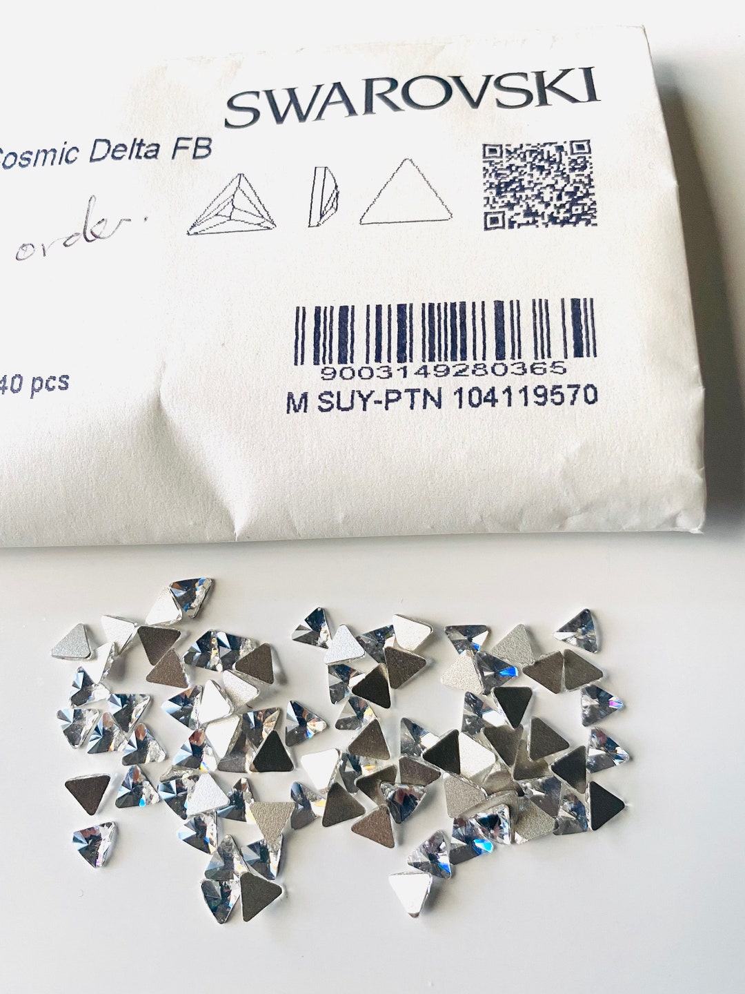 15pcs Tooth Gems Swarovski® 2720 Lead Free Cosmic Triangles Delta 5mm ...