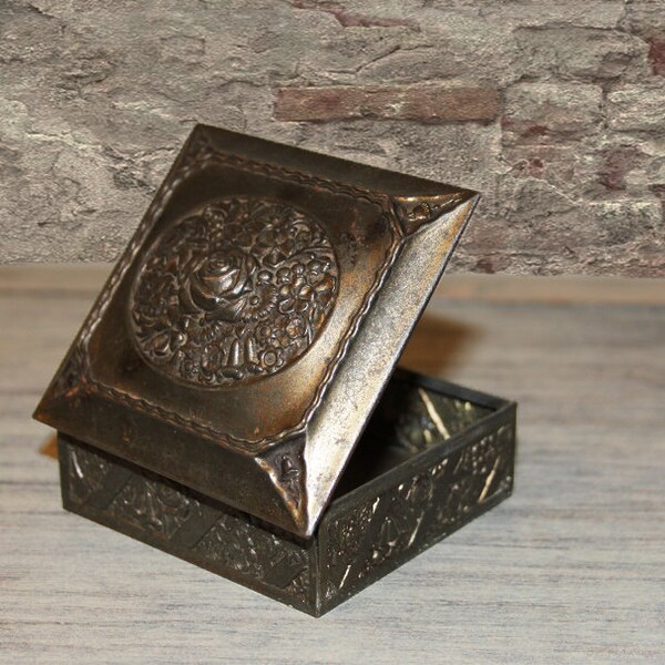 Vintage Metal Box - Etsy