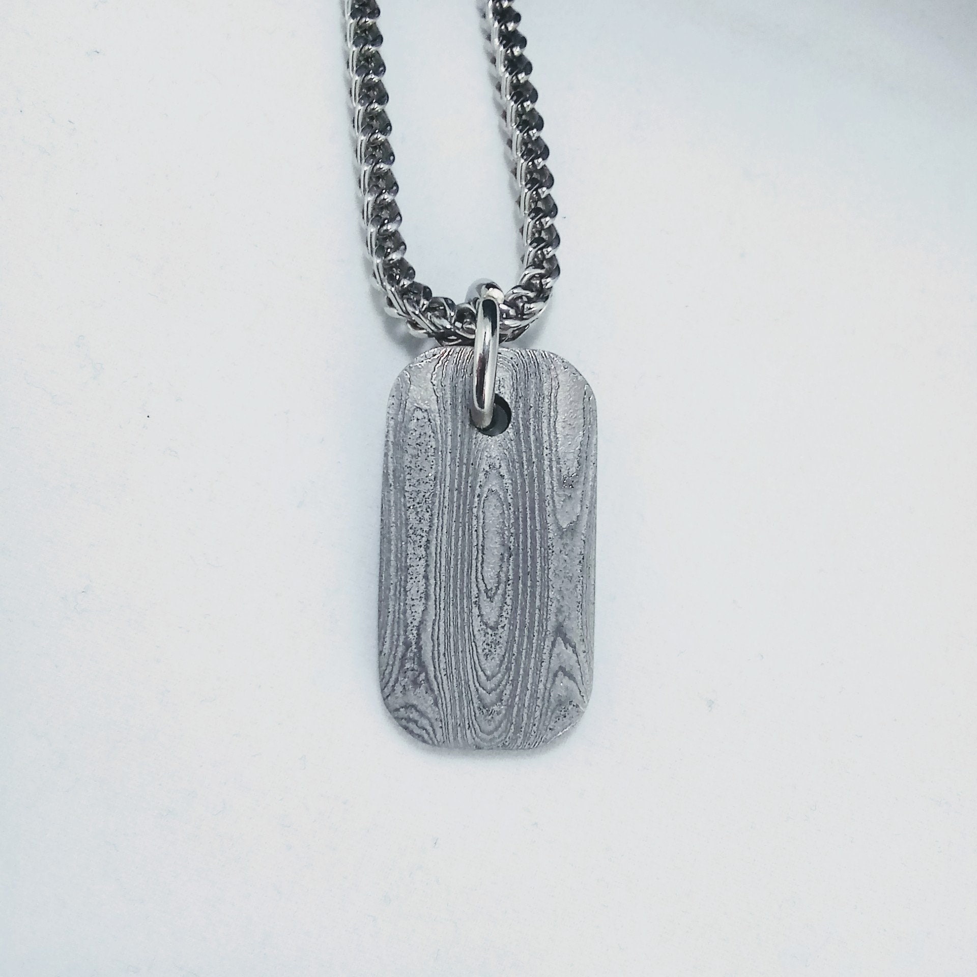 Damascus pendant. Stainless steel Damascus pendant. Damascus dog tag. Dog tag pendant. - Etsy.de