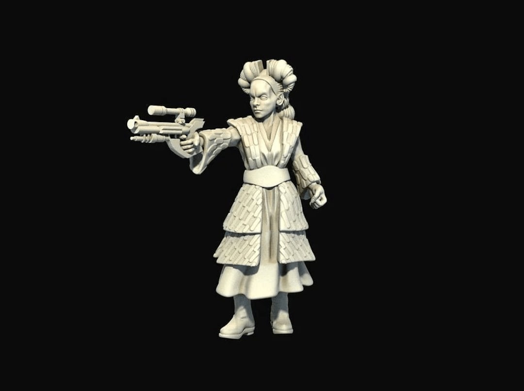 Young and Naive Queen Decoy - War Bear Studios | Legion Compatible ...