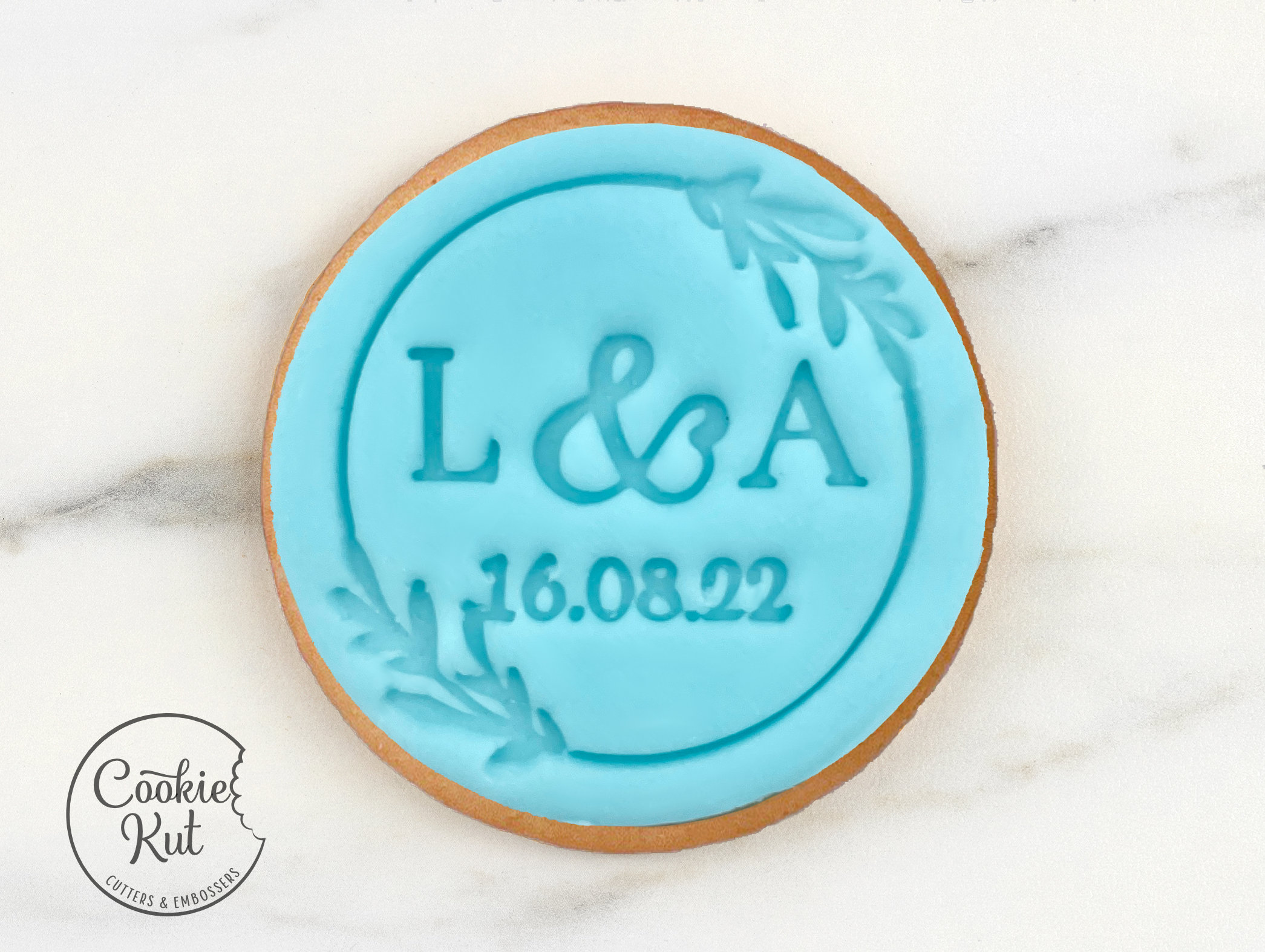 CUSTOM Wedding Initials & Date With Wreath Fondant Biscuit - Etsy