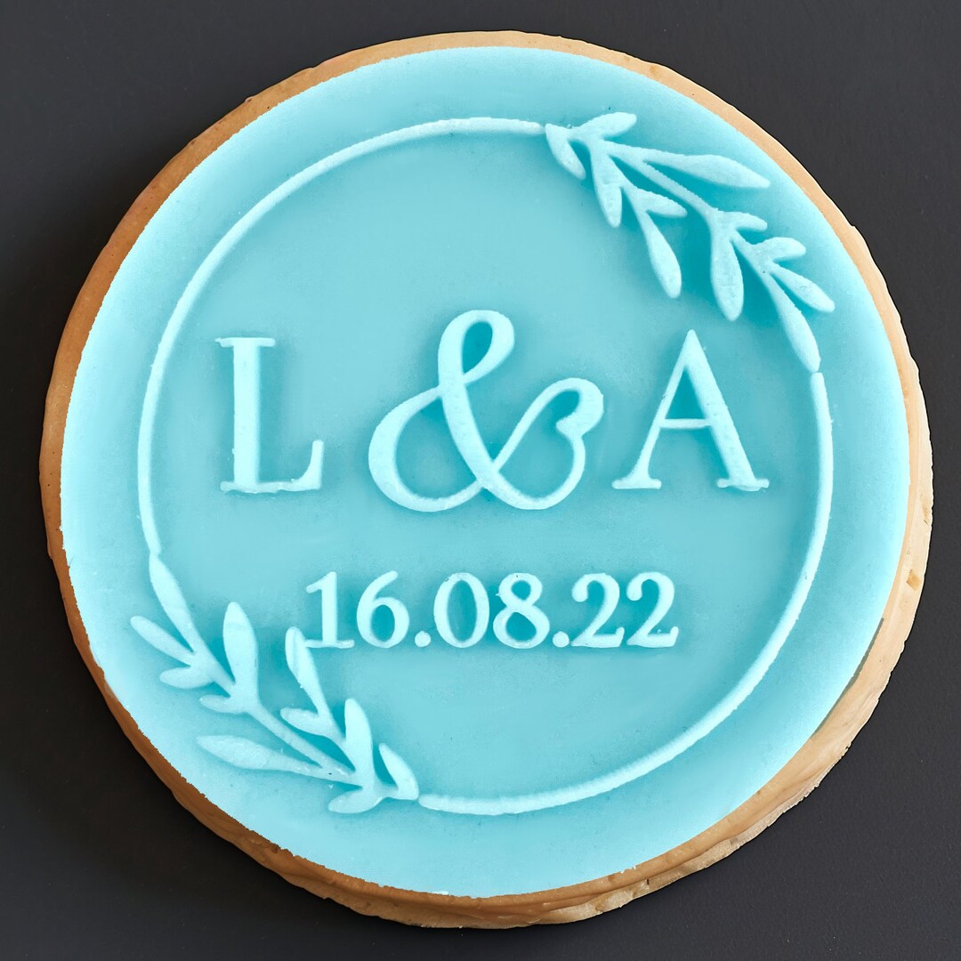 CUSTOM Wedding Initials & Date With Wreath - Fondant Biscuit Reverse ...