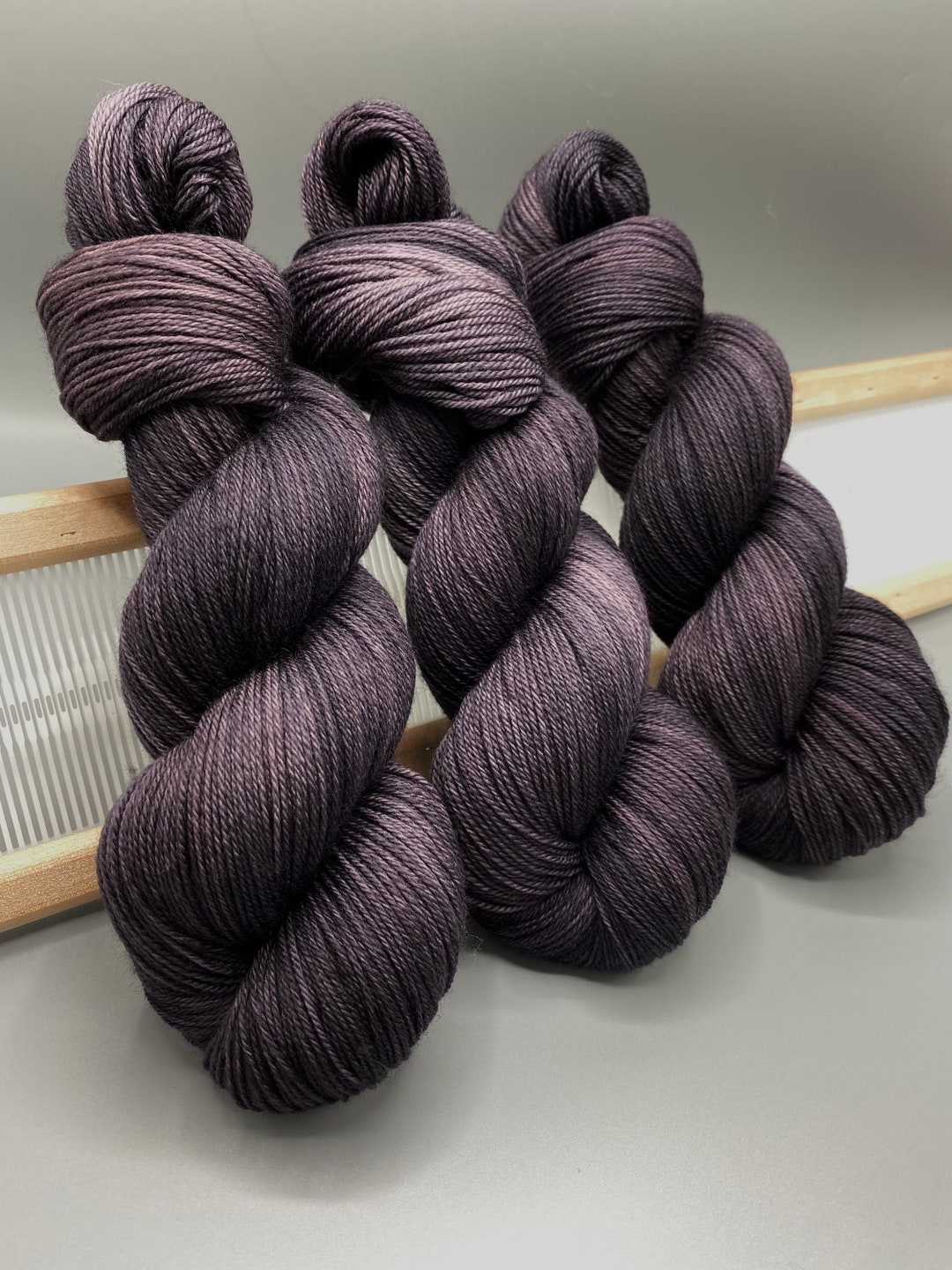 Gunmetal Gray Hand Dyed Superwash Merino Wool Yarn - Etsy España