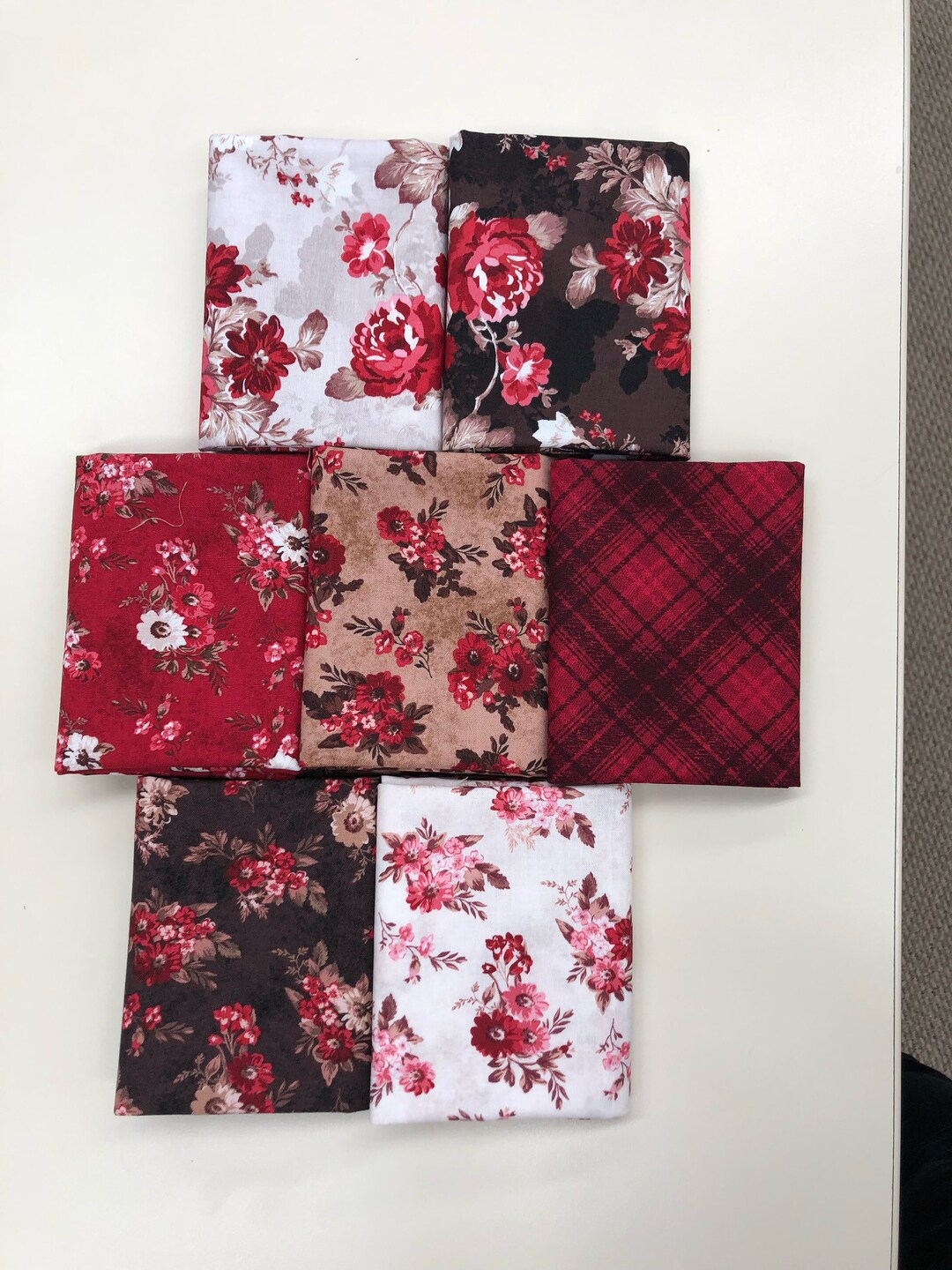 Rory Floral Reds 7 Piece Fat Quarter Bundle by Windham Fabrics 910123 ...
