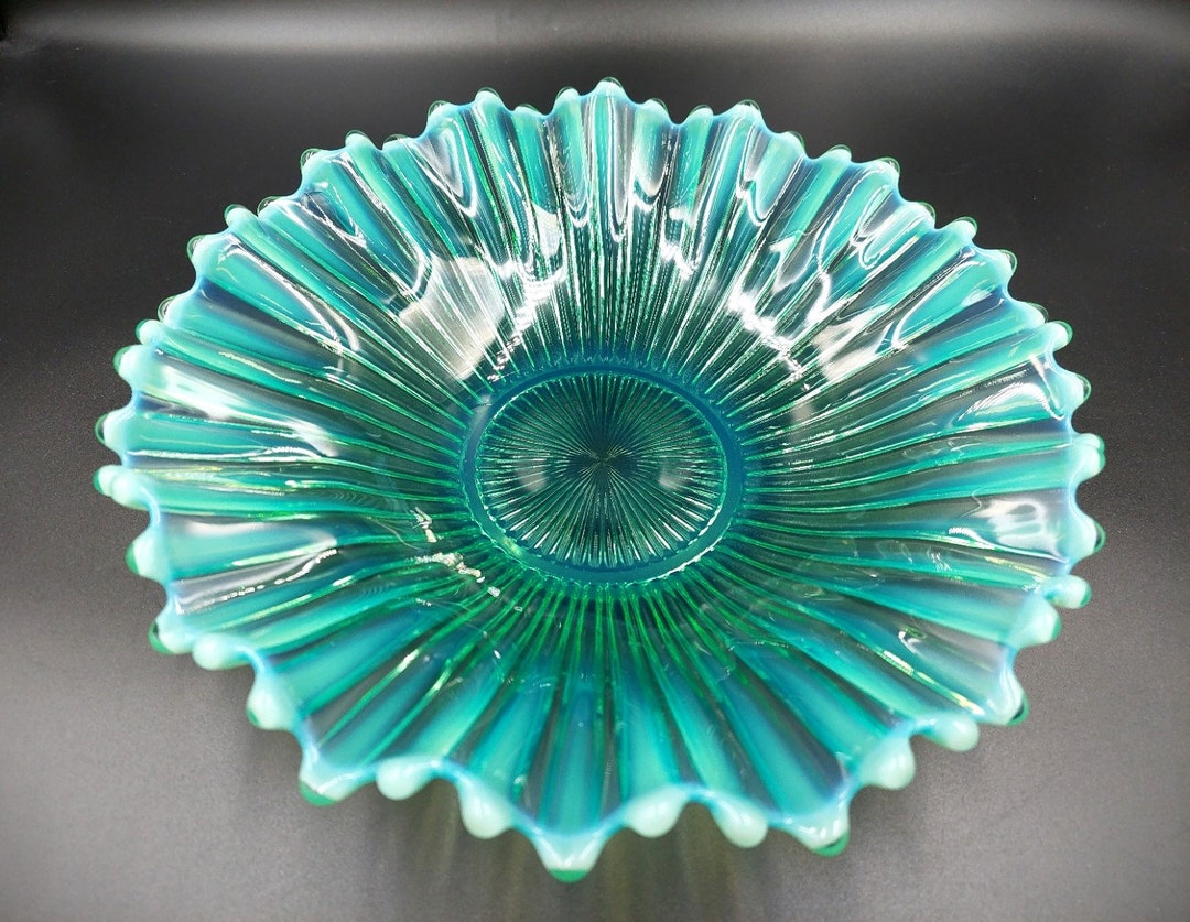 Vintage FOSTORIA HEIRLOOM Green Opalescent Art Glass Centerpiece ...