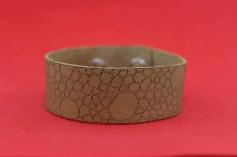 Centrosaurus Dinosaur Skin Bracelet - Etsy