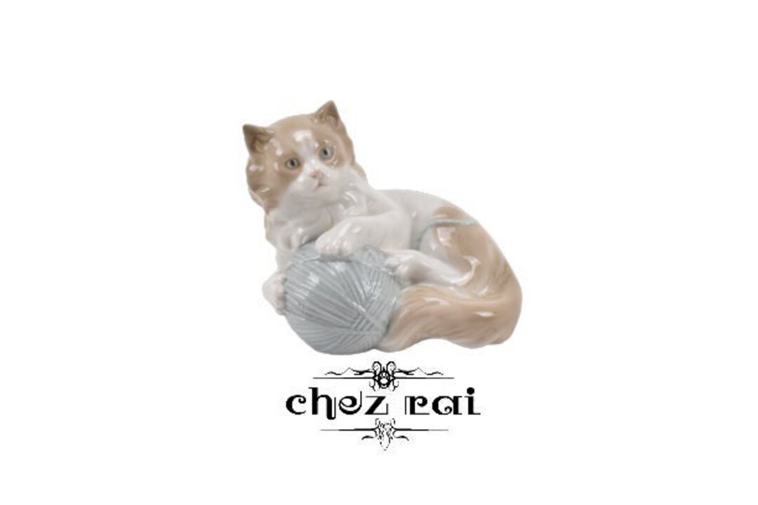 Vintage Lladro Nao Cat With Ball of Yarn Porcelain Figurine Shelf ...