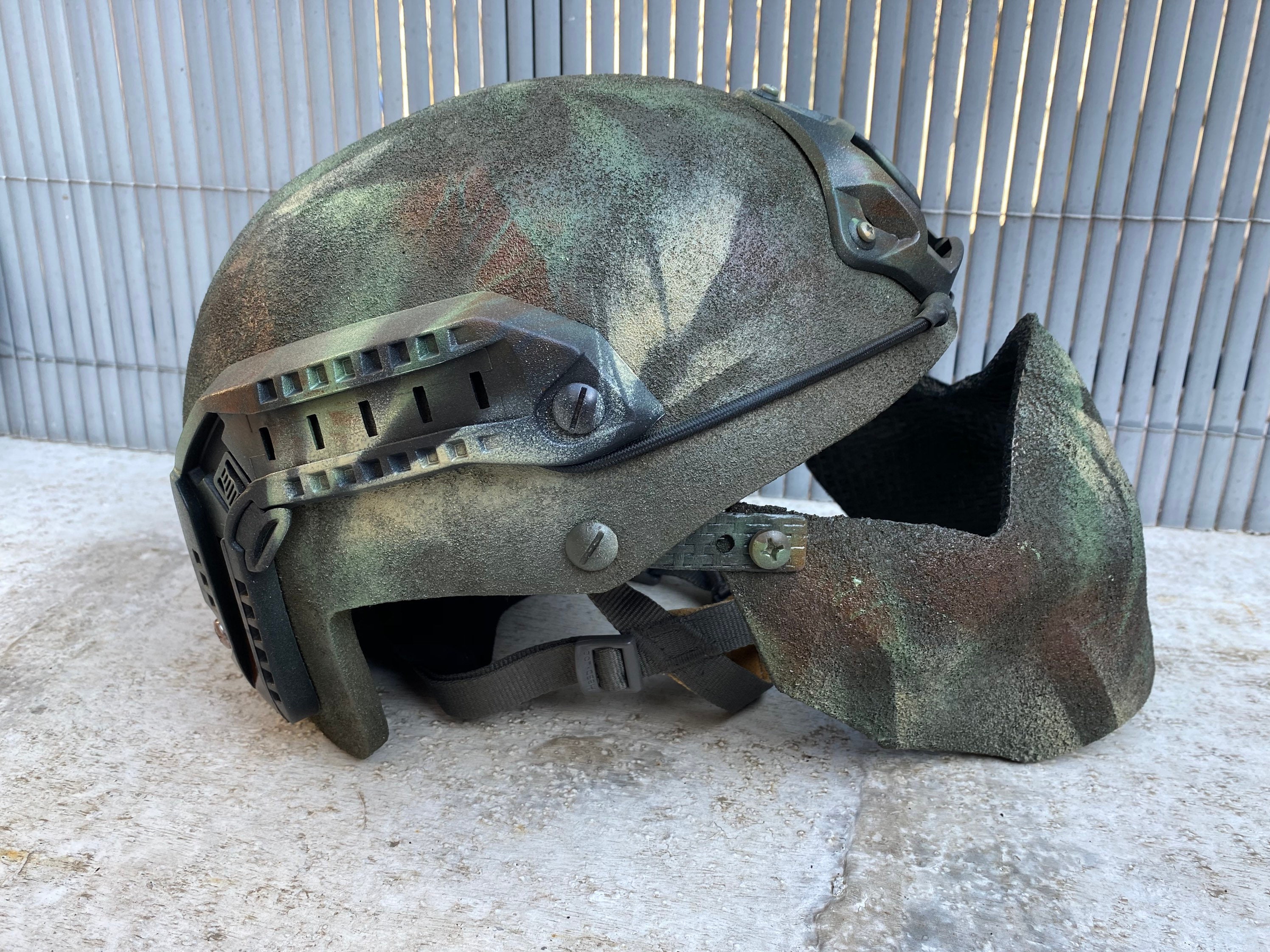 Military Helmets Fast