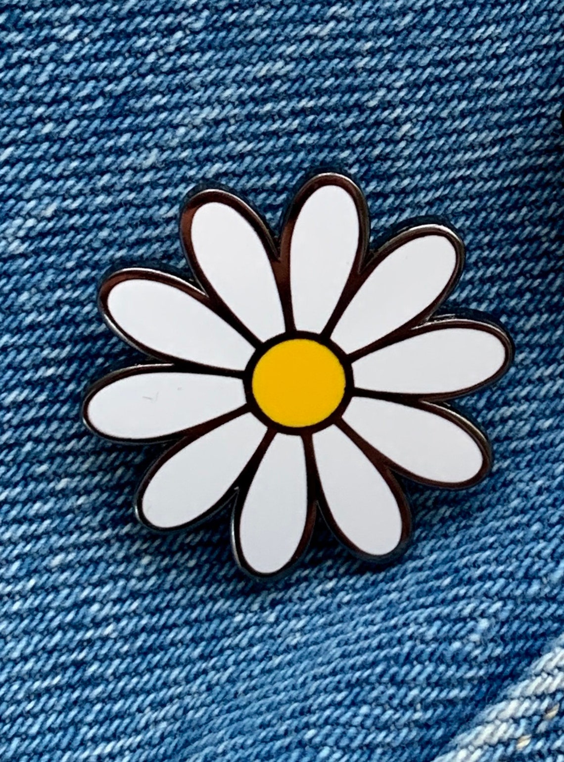 White Daisy Hard Enamel Pin Badge a Great Gift for Flower - Etsy