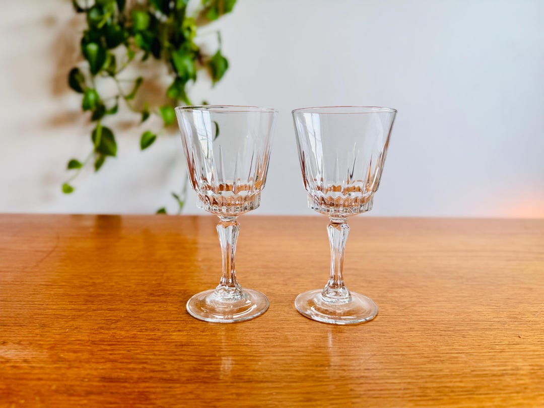 Set of Two Large Vintage 1980s Arcoroc Lancer Red Wine Glasses 220ml ...