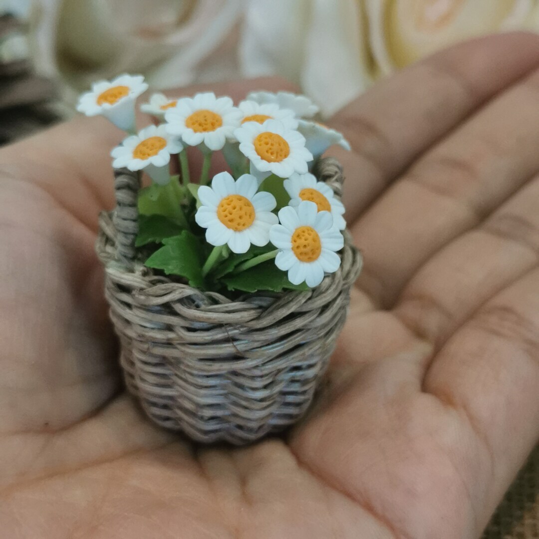 Miniature Dollhouse Daisy Bouquet: Handmade Clay Flower Arrangement - Etsy