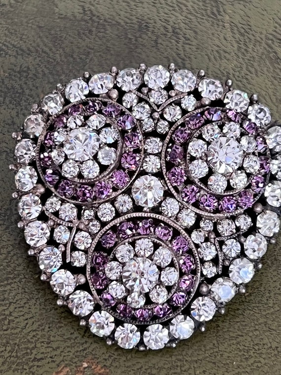 Stunning metal and paste 1940 brooch - Gem