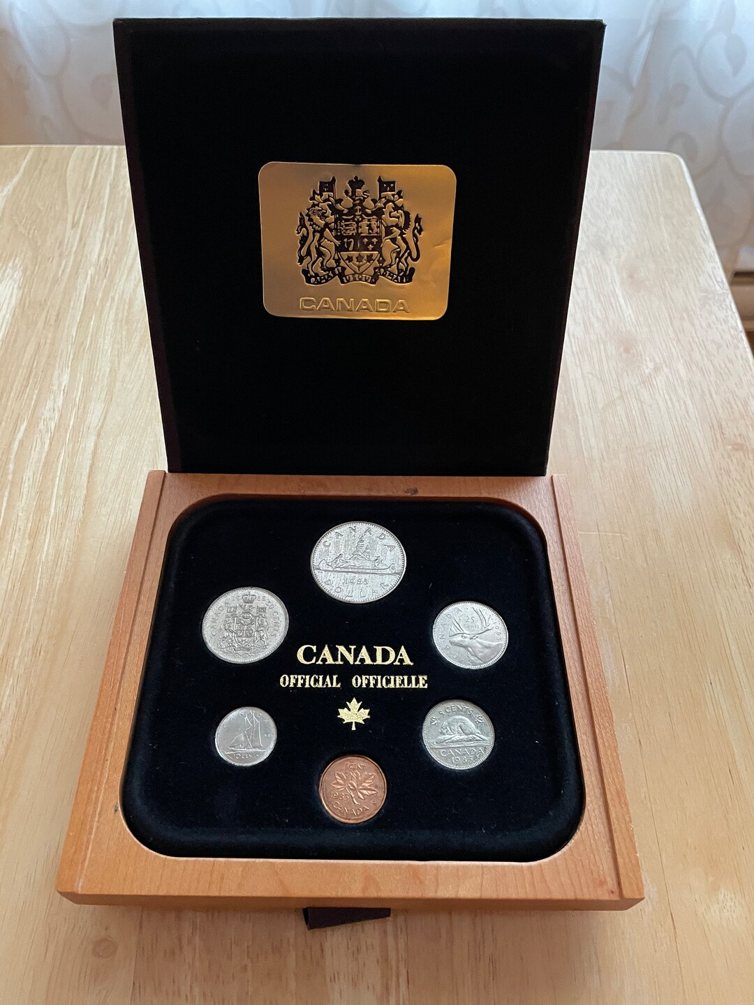 1985 Royal Canadian Mint in Case Six Coin Set Faux-leather Wood Case ...