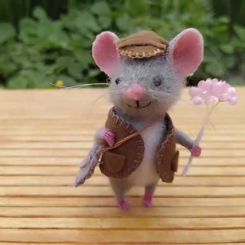 Handmade White Mouse in Clothes Cute Felt Mouse for a - Etsy Australia