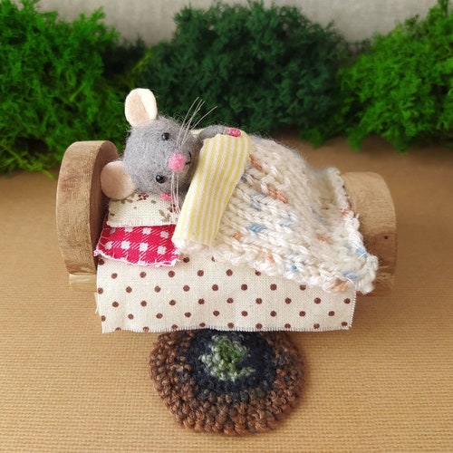 Mouse in Bed Mouse Sleeping Needle Felt Miniature Felt Animals - Etsy