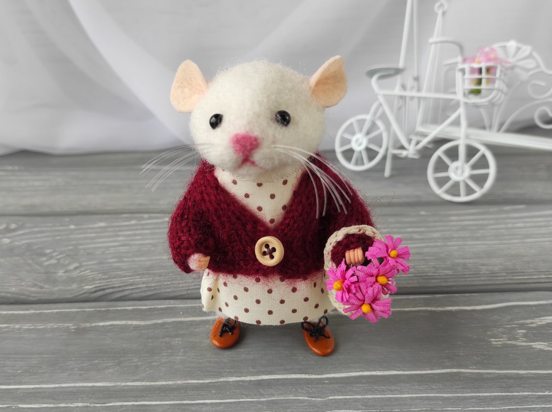 Felt Figurine of a Mouse in Clothes - Etsy