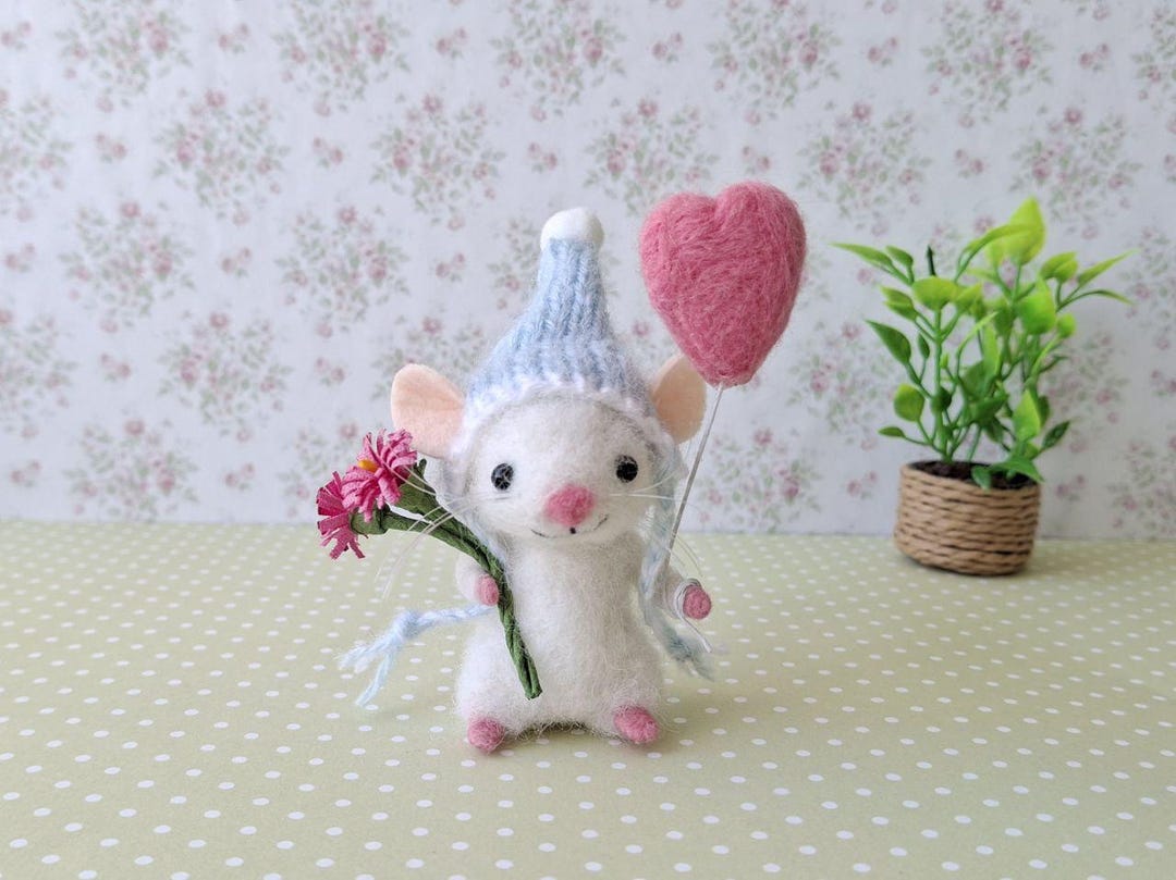 Miniature Felt Mouse, Valentine's Day Gift - Etsy