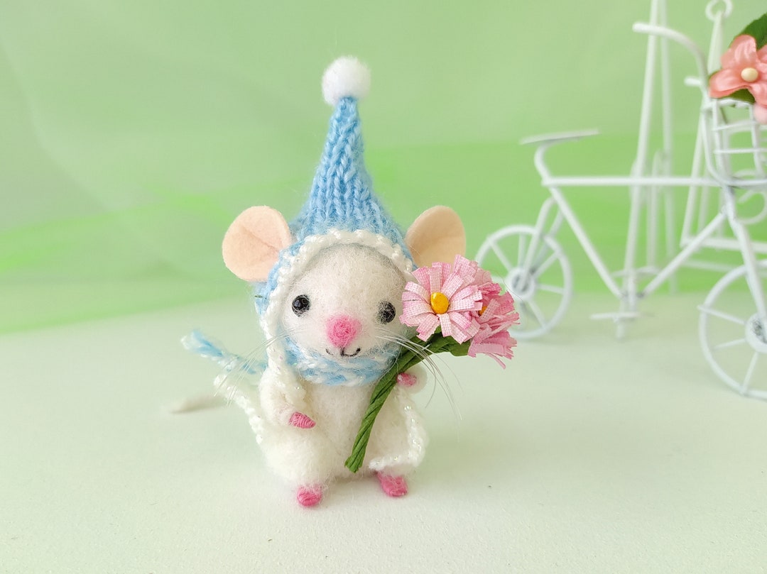 Felt Little Mouse, Birthday Mouse in a Hat With Flowers - Etsy