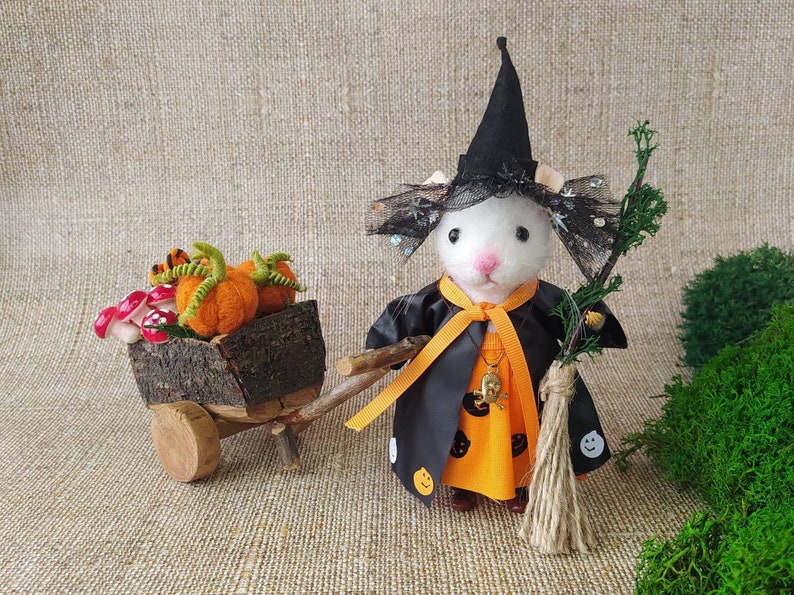 Felt Halloween Mouse. Needle Felted Mouse Dressed as a Witch With a ...