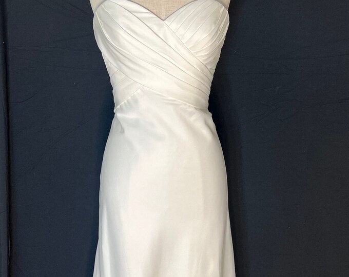 Simple, Elegant and Understated Gown by Allure Bridal Size 6/8 - Etsy