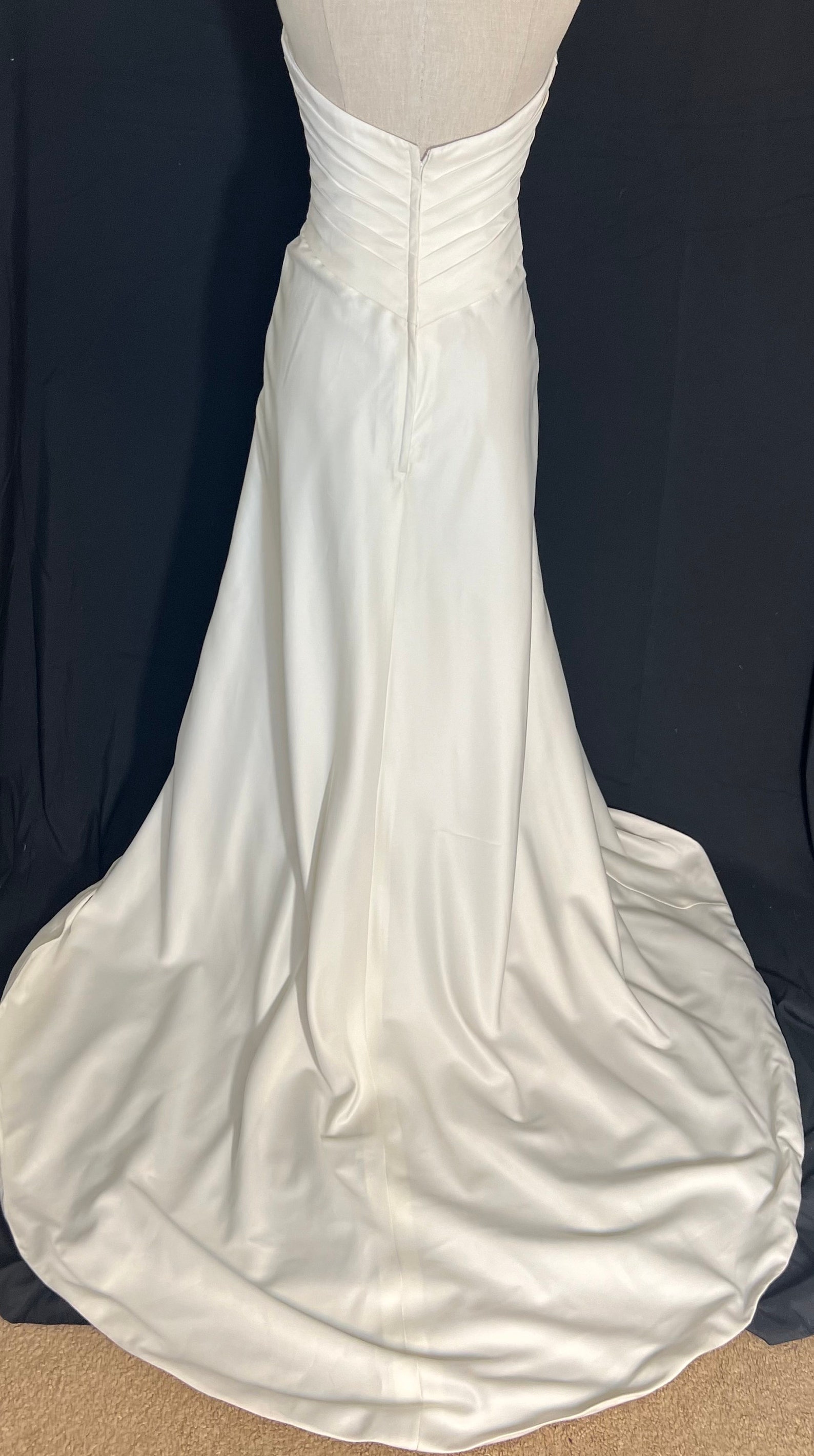 Simple, Elegant and Understated Gown by Allure Bridal Size 6/8 - Etsy