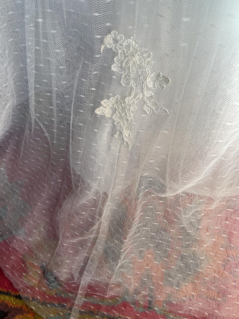 Never Worn Lightweight Gown by Leonia Lee Size 4/6- Almost off the ...