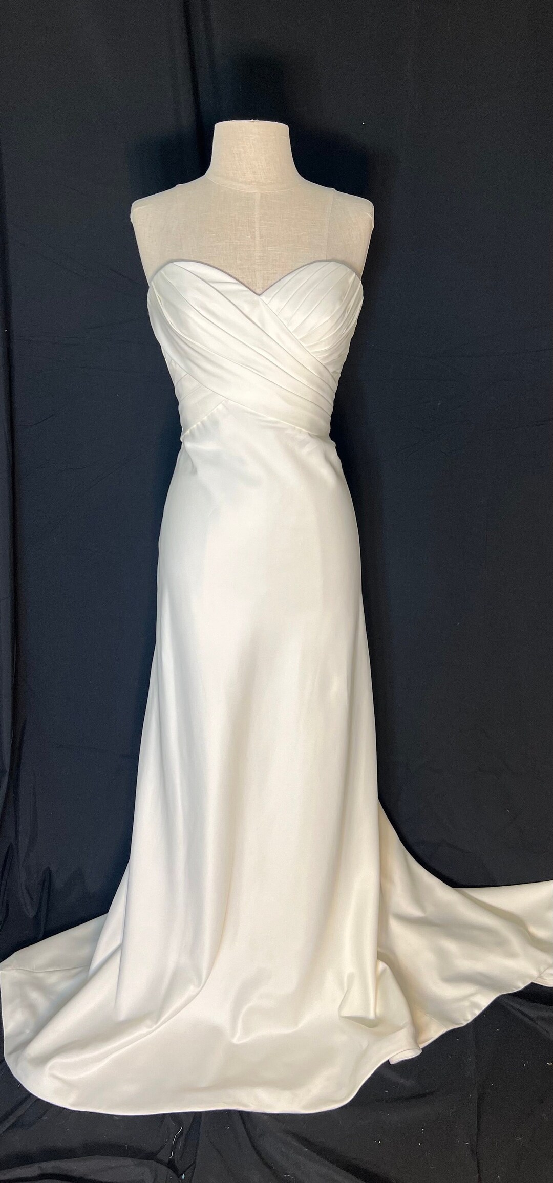 Simple, Elegant and Understated Gown by Allure Bridal Size 6/8 - Etsy
