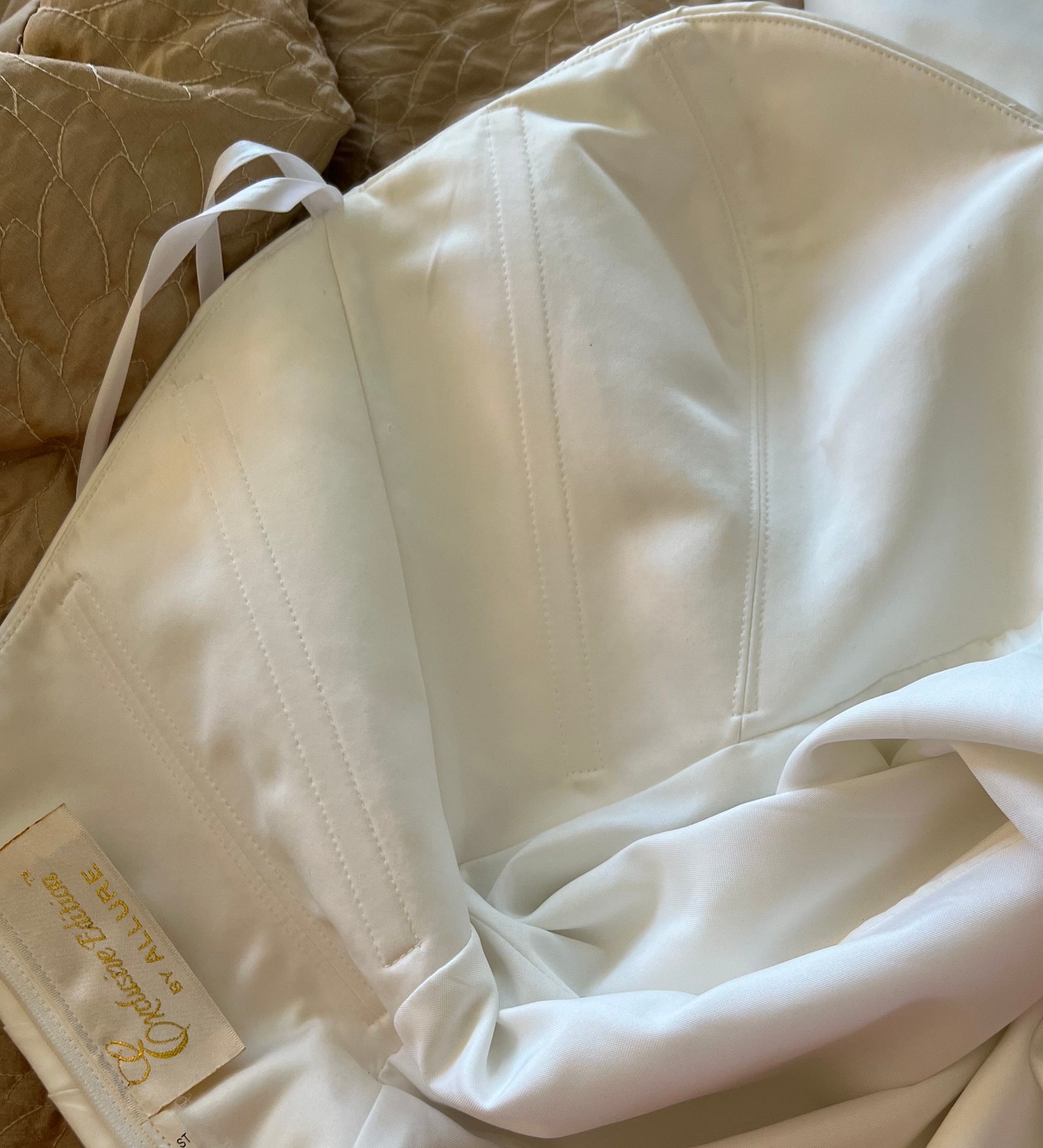 Simple, Elegant and Understated Gown by Allure Bridal Size 6/8 - Etsy