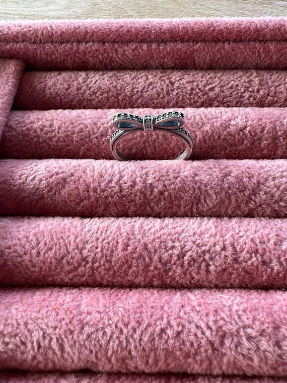 Pretty bow, sterling silver ring stamped 925 silver, … - Gem