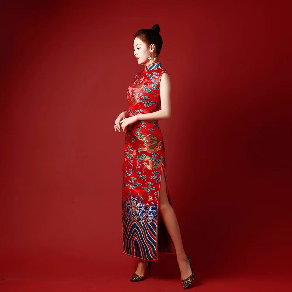 Vintage China Cheongsam in Red, Classical Pattern Full Length Bride ...