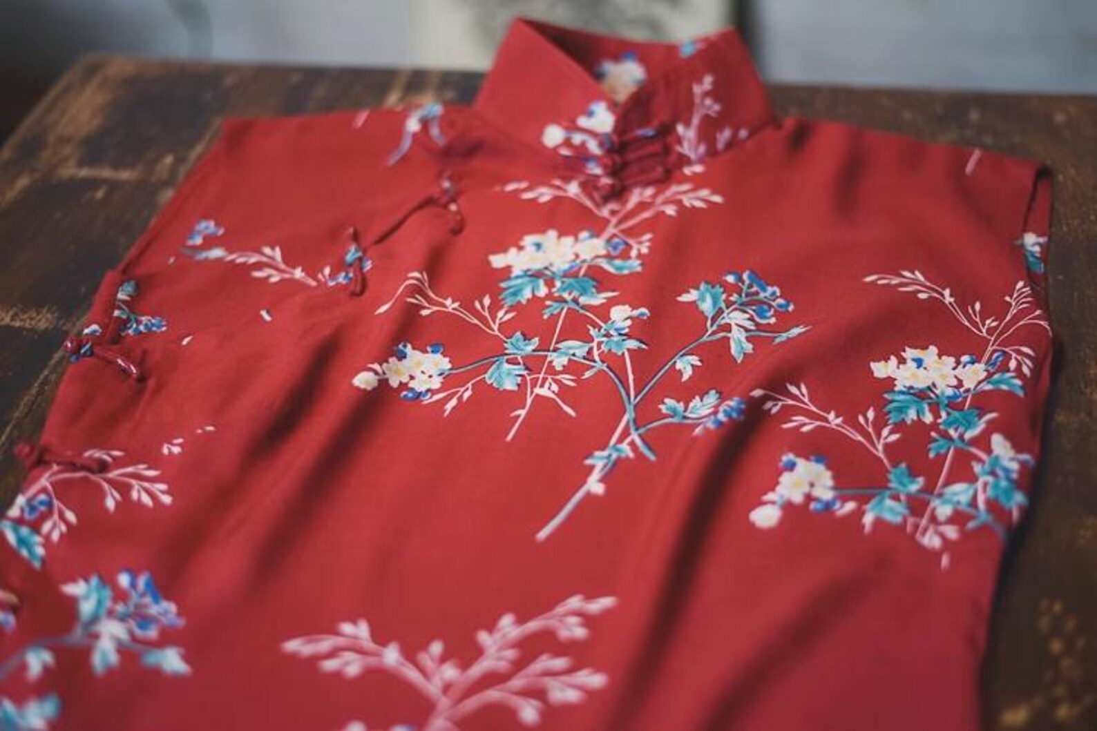Premium Cut HK Lady Red Qipao, Side Pankou Open Closure 真襟斜肩 Vivid ...