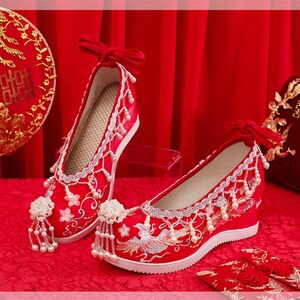 Premium Handmade Traditional Chinese Red Wedding Shoes, China Red Xiuhe ...