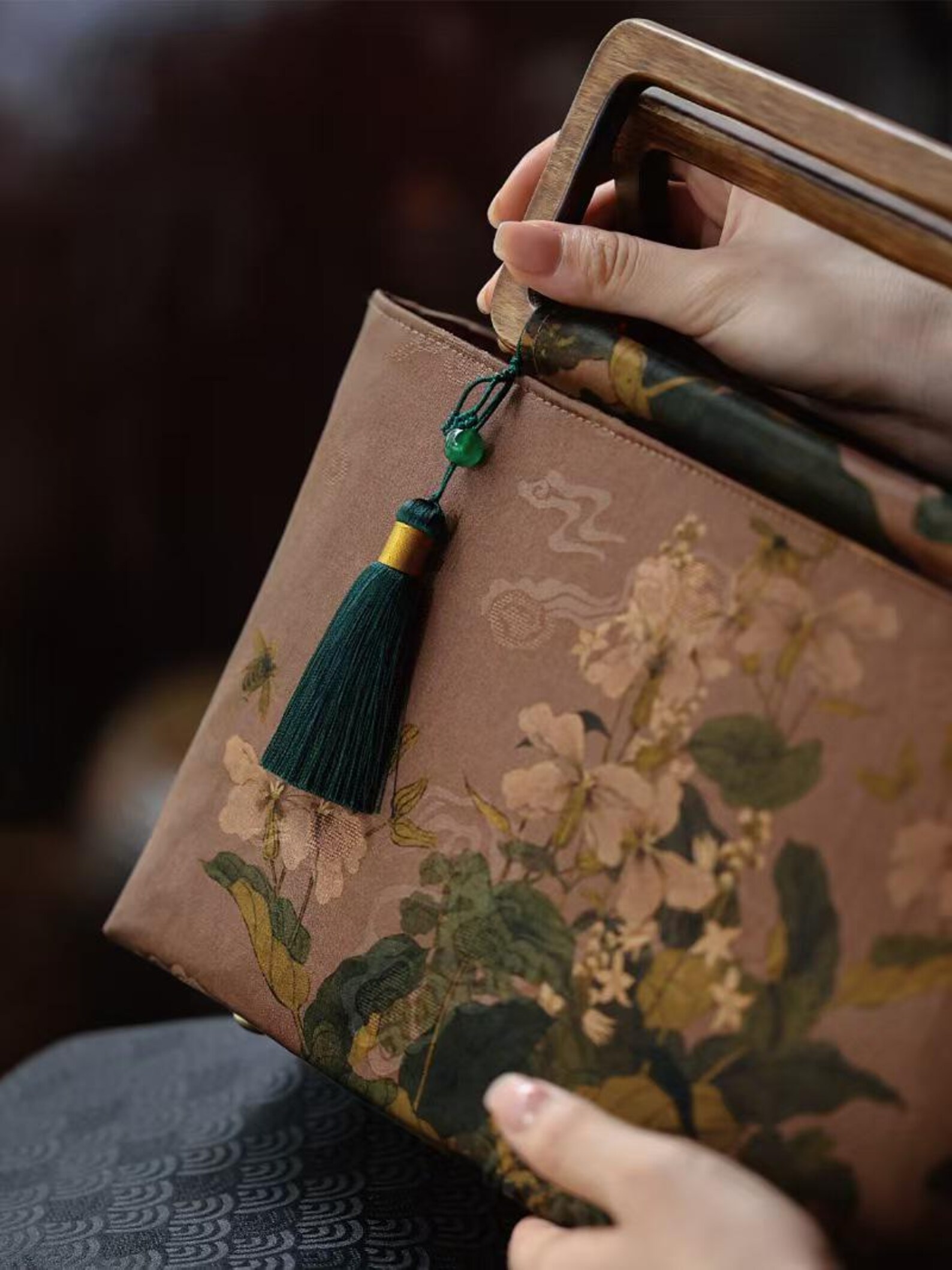 Handmade Woman Handbag, Chinese Vintage Xiangyunsha Mulberry Silk Bag ...