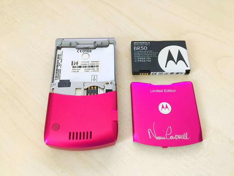 Motorola RAZR V3 Mit Naomi Campbells Signature Limited Edition Hot Pink ...