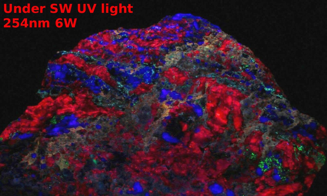 Bright Fluorescence Under SW UV Hardystonite Willemite Calcite Fluorite ...