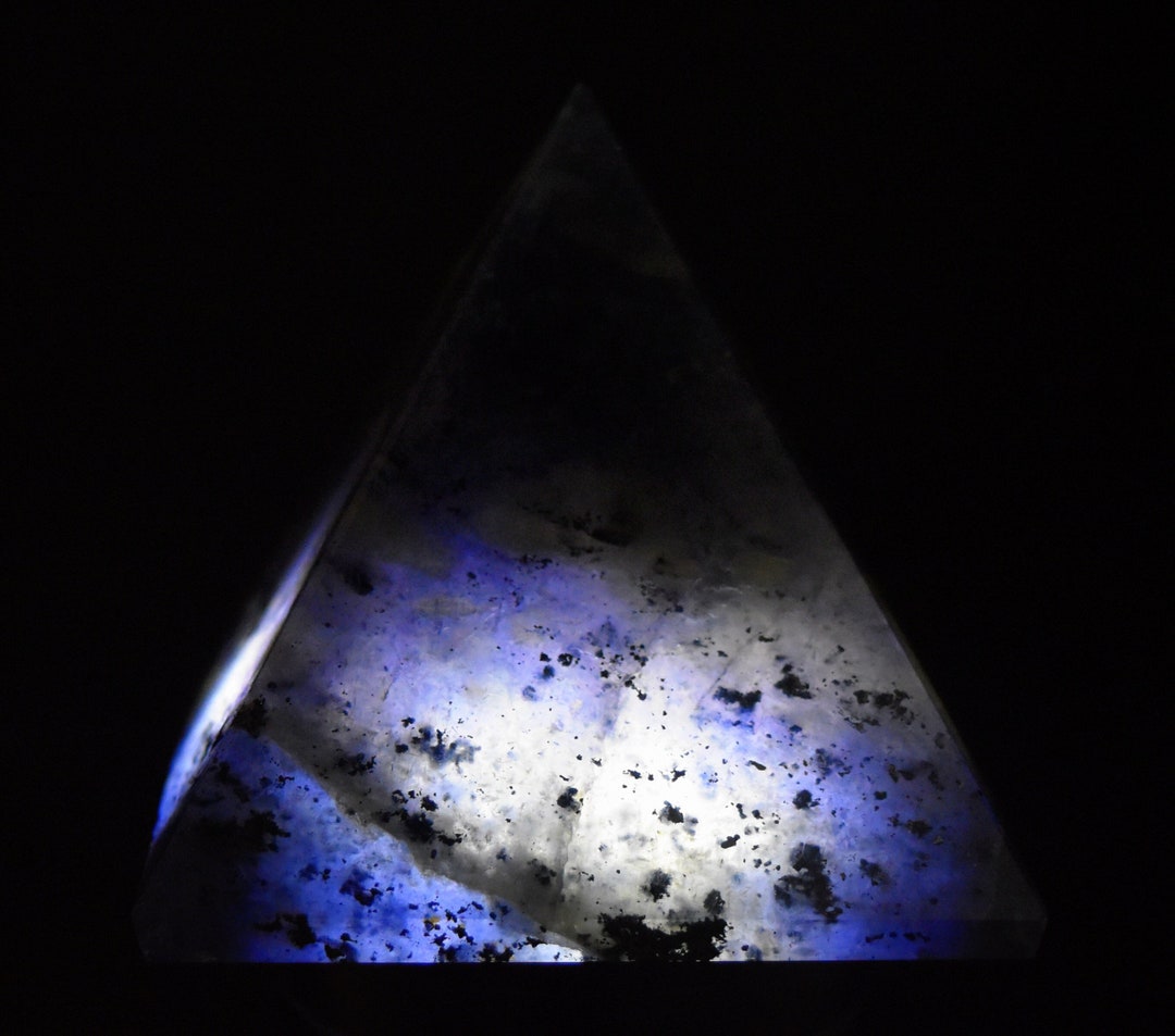 Deep Blue Iolite W/ Yellow Inclusions Pyramid Polished 67mm 285g ...