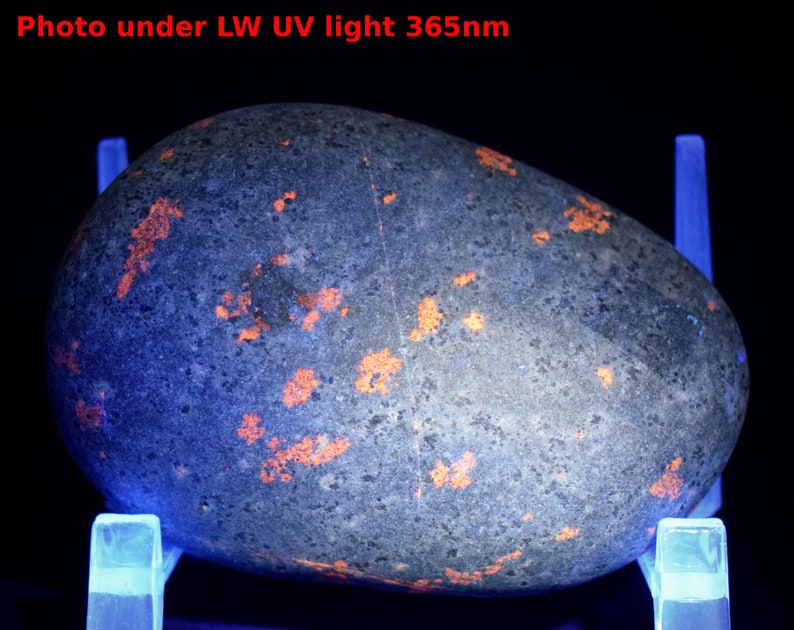 Nice Glowing Under UV Syenite Yooperlite Specimen From Lake Superior ...