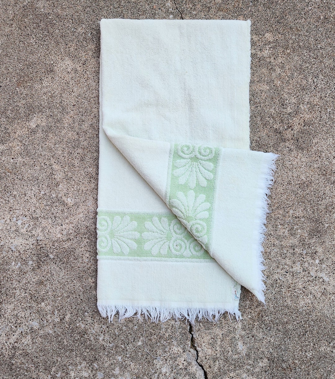Vintage 70s Faded Lime Green Cannon Sculpted Bath Towel - Etsy