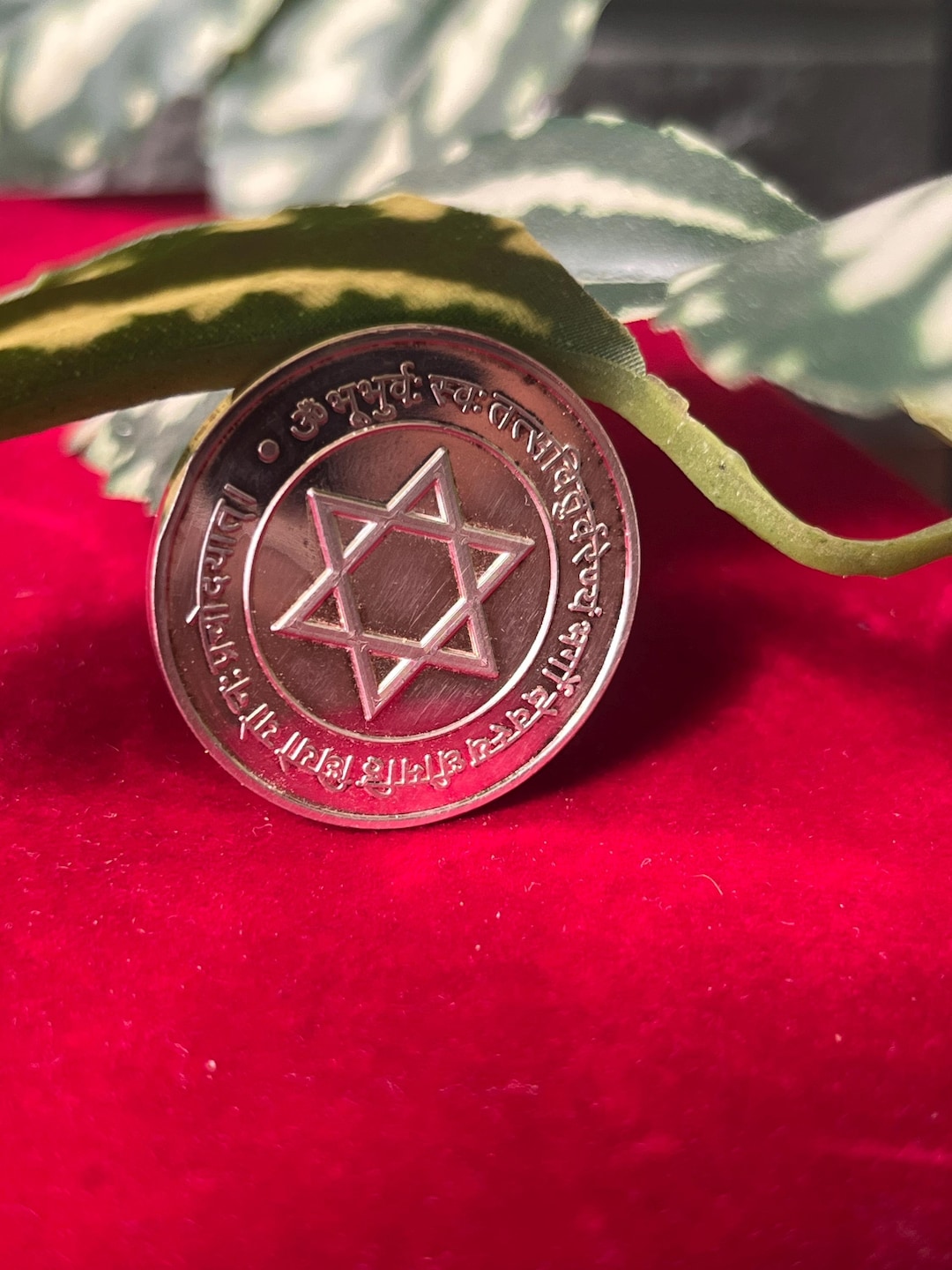 925 Pure Silver Gayatri Mantra Coin in Silver Finish | Om Bhur Bhuvah ...