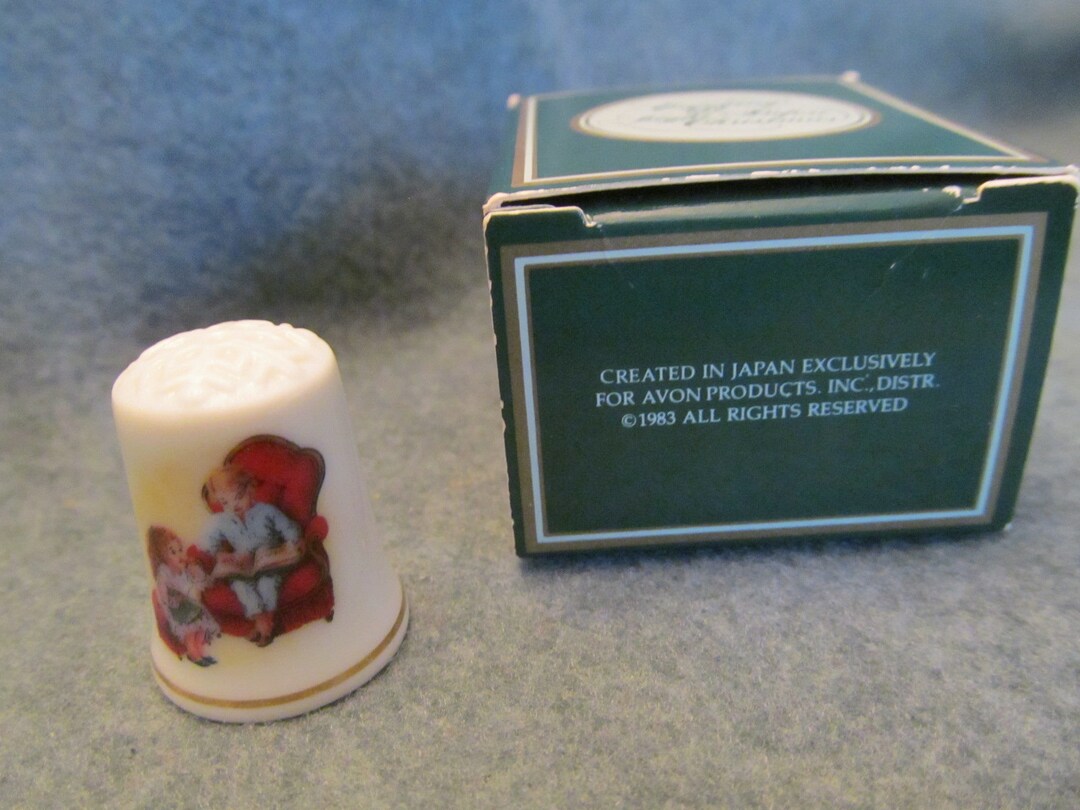 Avon Vintage Collectible Holiday Thimble, Avon Thimble Created in Japan ...