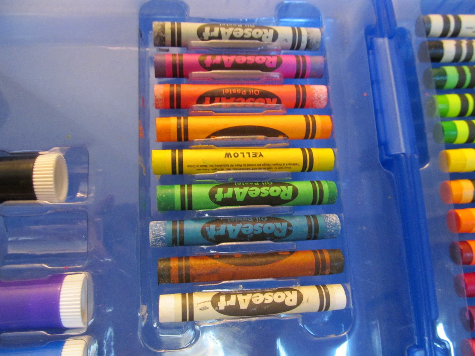 Does Your Little Artist Need a New Art Kit? Royal Blue Plastic Art Kit ...