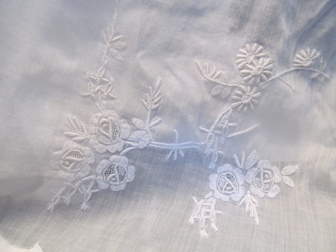 Vintage White Table Cloth, Sheer Embroidered Table,center Embroidery ...