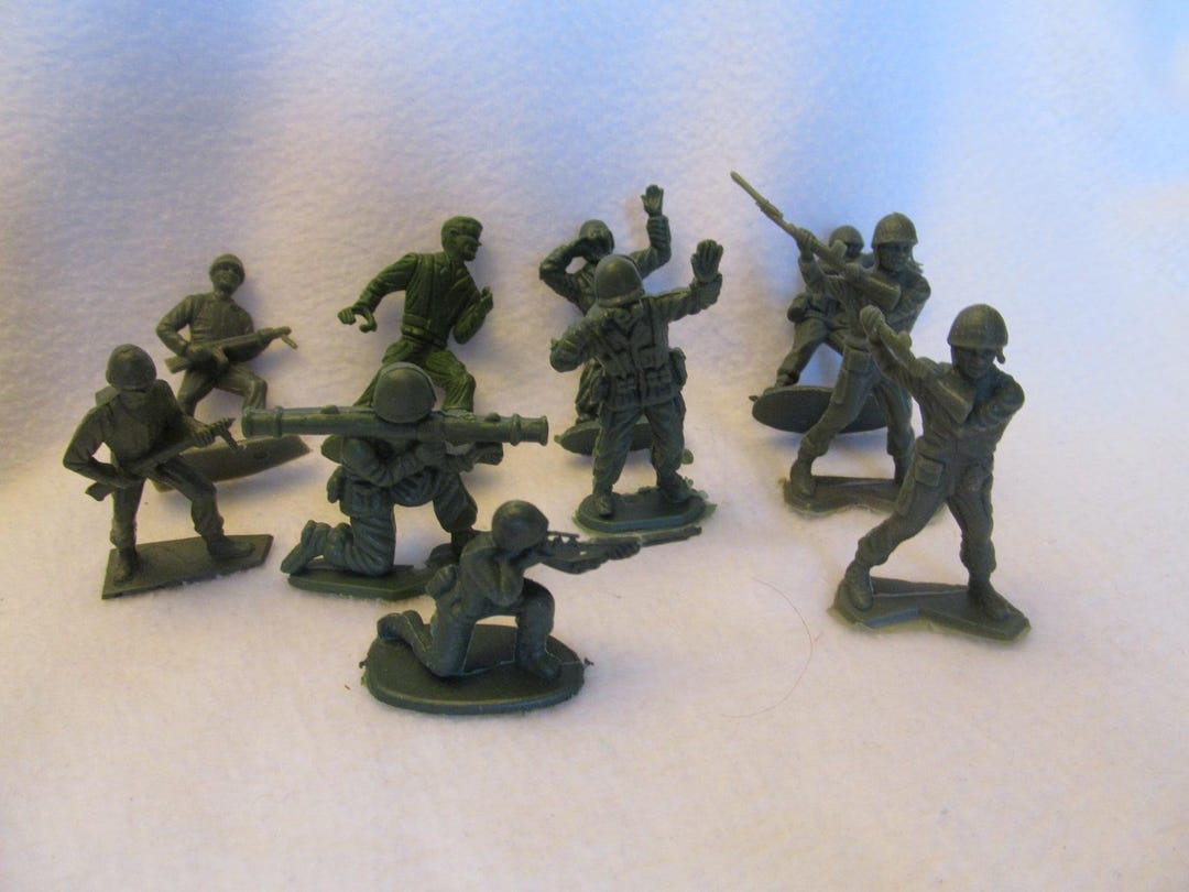 Ten Plastic Soldiers, Fun Kid Play Soldiers, Dark Green Plastic ...