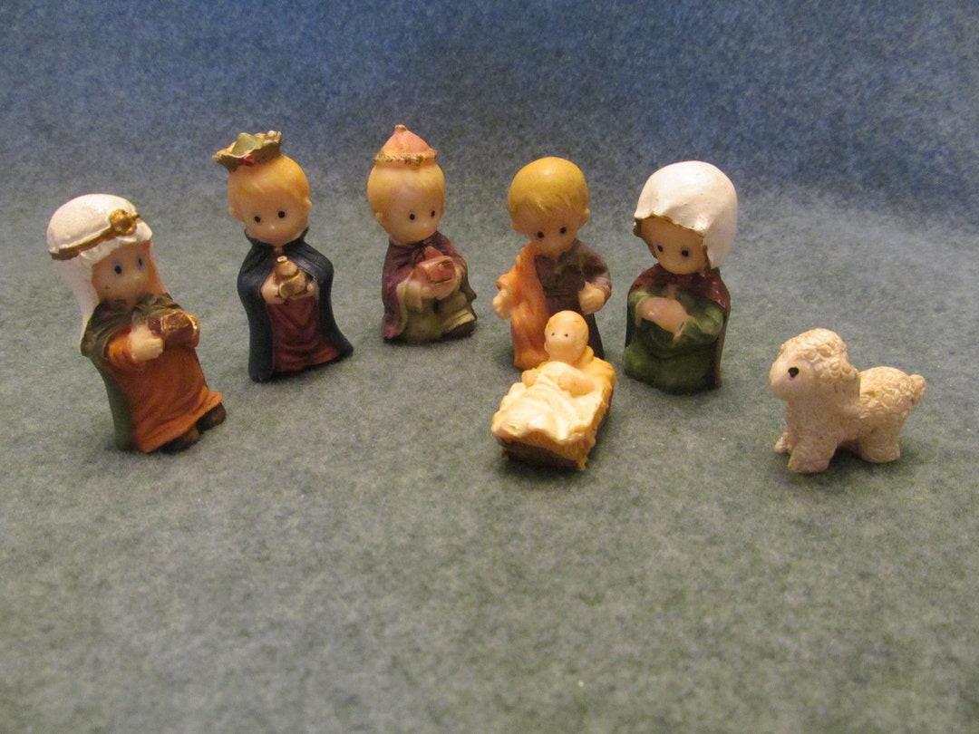 Tiny Figurine Nativity Set, Resin Type Material Nativity Figurines ...