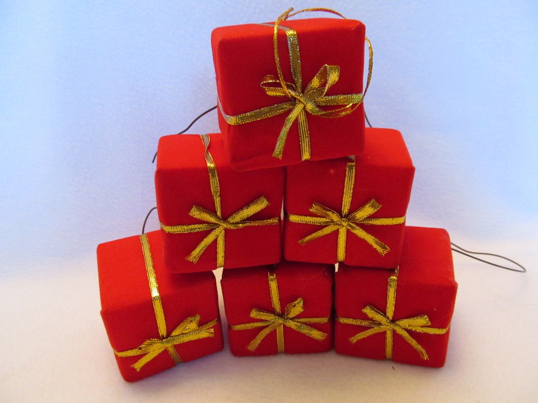 Six Bright Red Velvet Gift Boxes for Decorating, Use in Winter ...