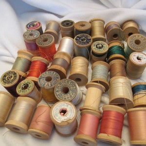 Vintage Wooden Spools With Threads, Collectible Wooden Spools, Sewing ...