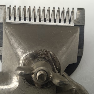 Vintage Manual Hair Clipper, Old Barber Hand Trimmer, Retro Barber Tool ...